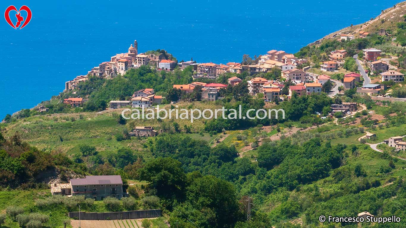 San Lucido (CS) Calabria: Turismo, Spiagge, Mare, Porto, Cosa Vedere ...