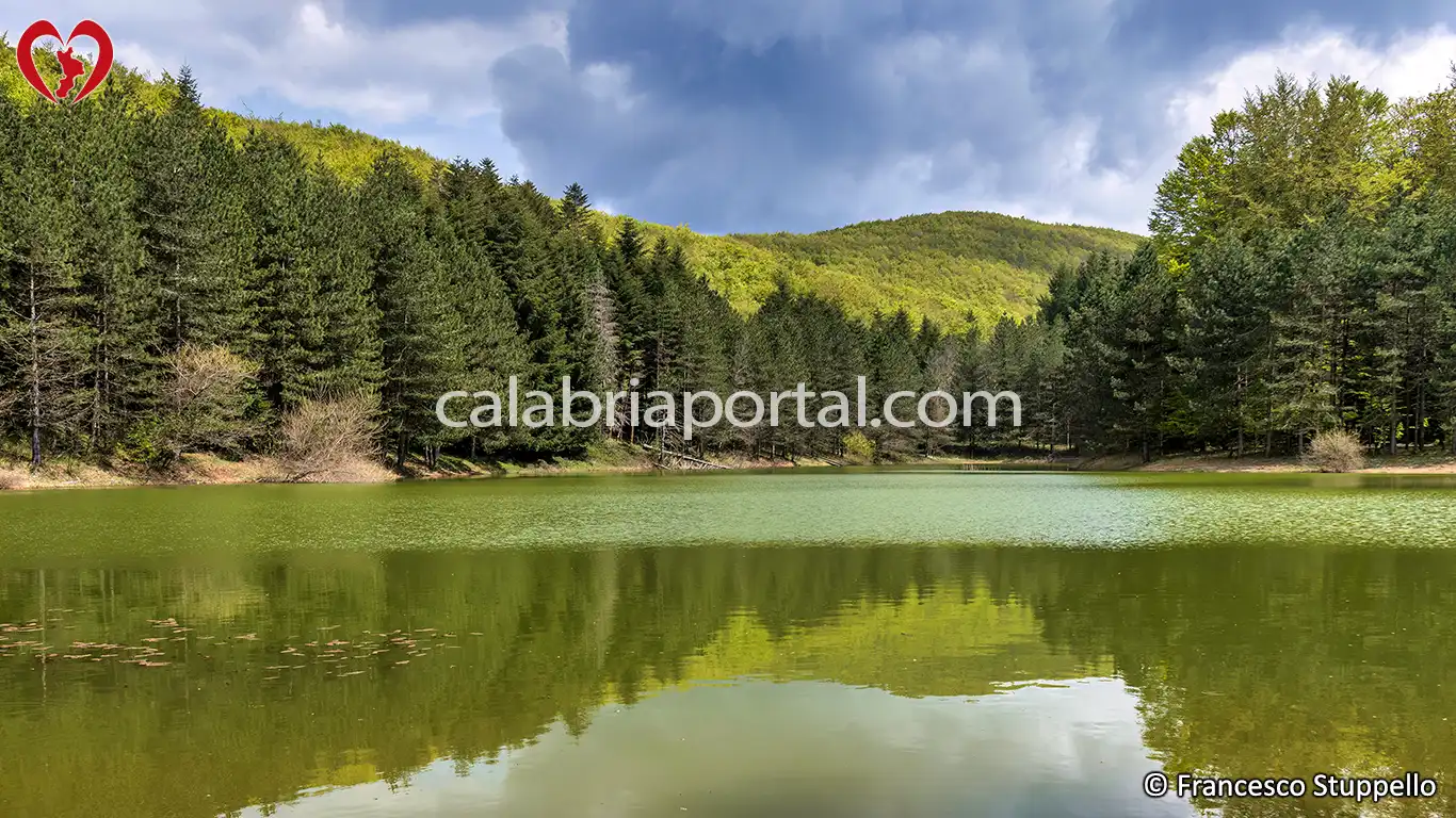 Laghi di Fagnano Castello: i laghi naturali del Monte Caloria