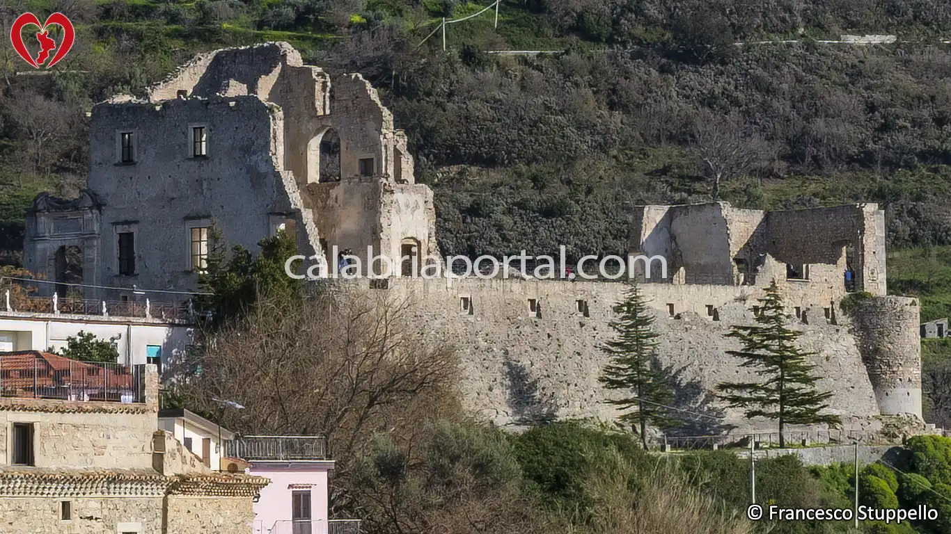 Castello Della Valle a Fiumefreddo Bruzio