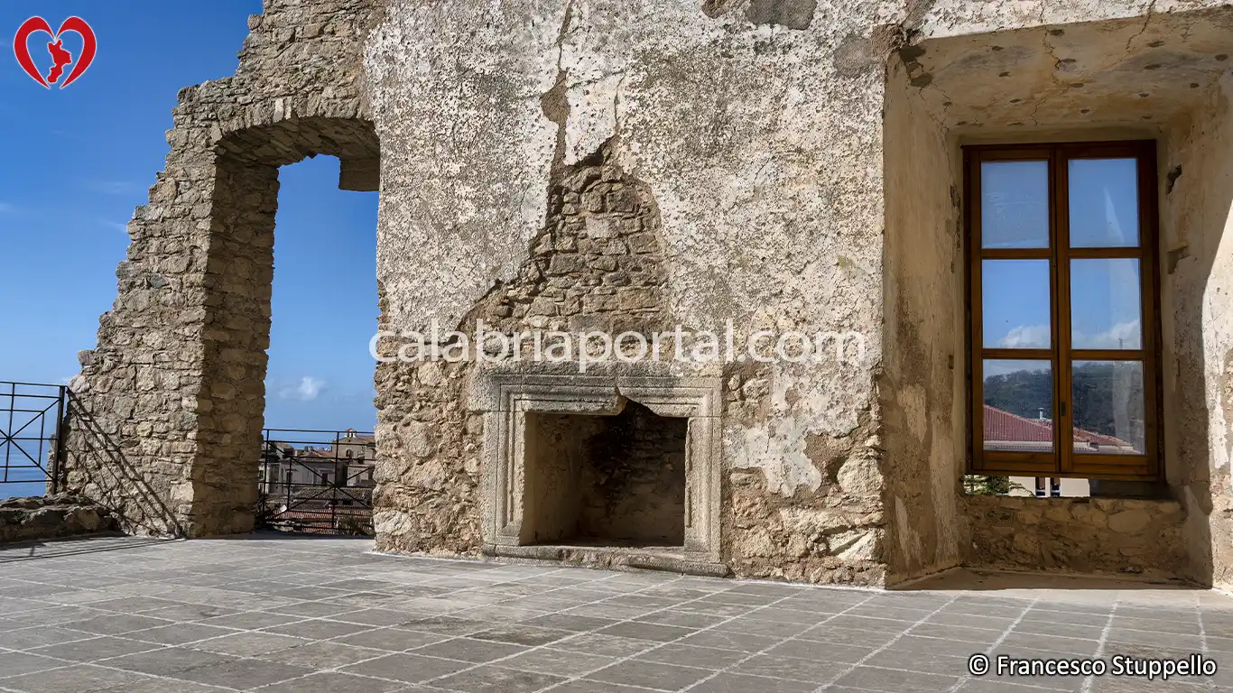 Castello Della Valle a Fiumefreddo Bruzio