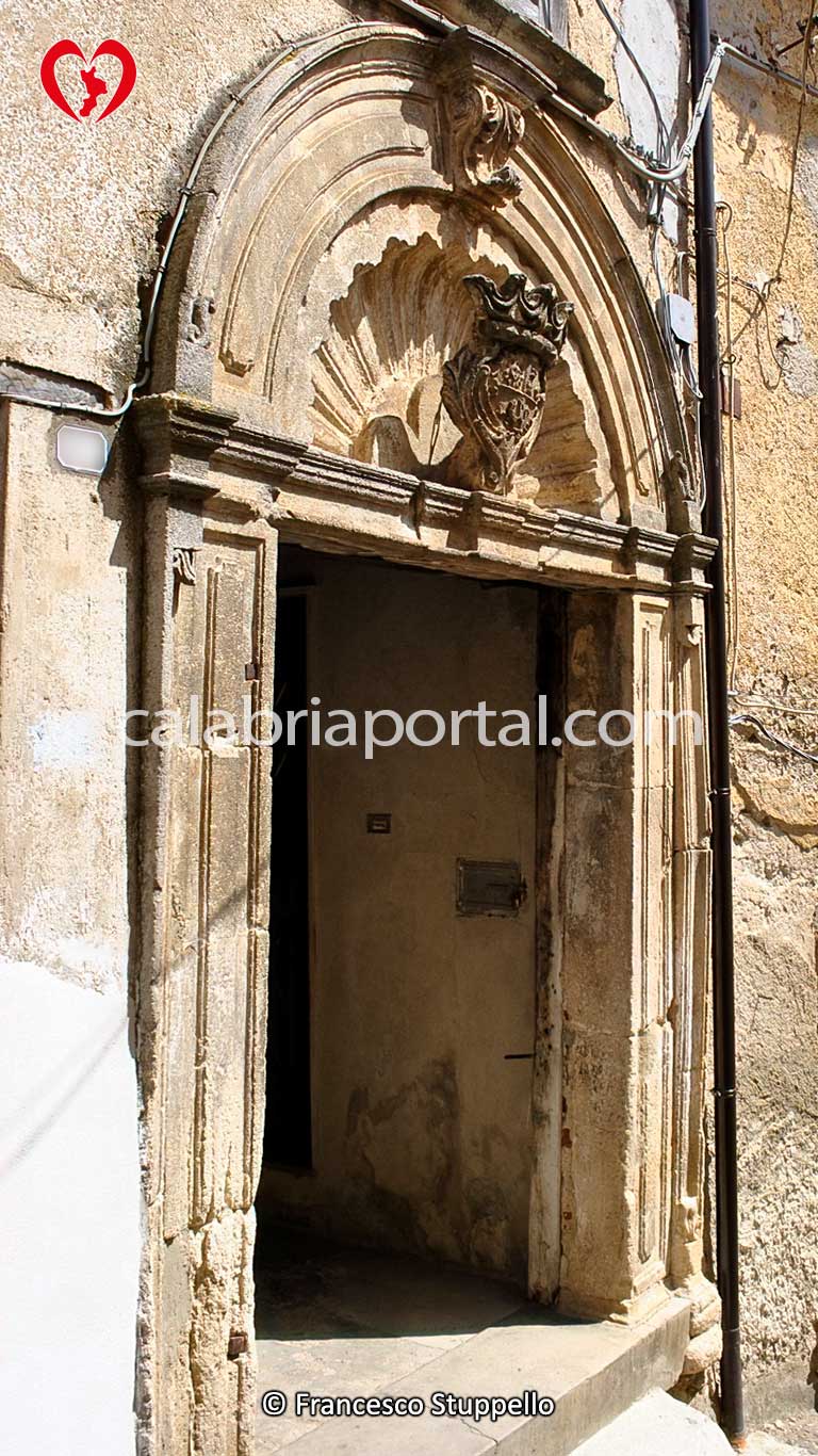 I Portali della Calabria: artistici e nobiliari