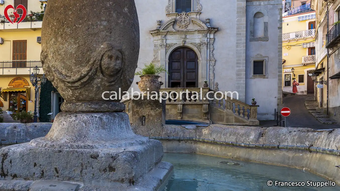 Fontana Monumentale "dei Pisciarieddi" a Paola