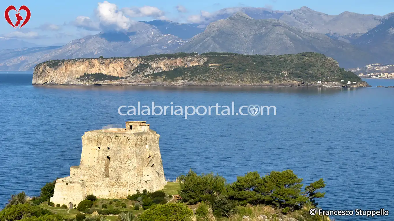 L'Isola di Dino a Praia a Mare: la più grande della Calabria