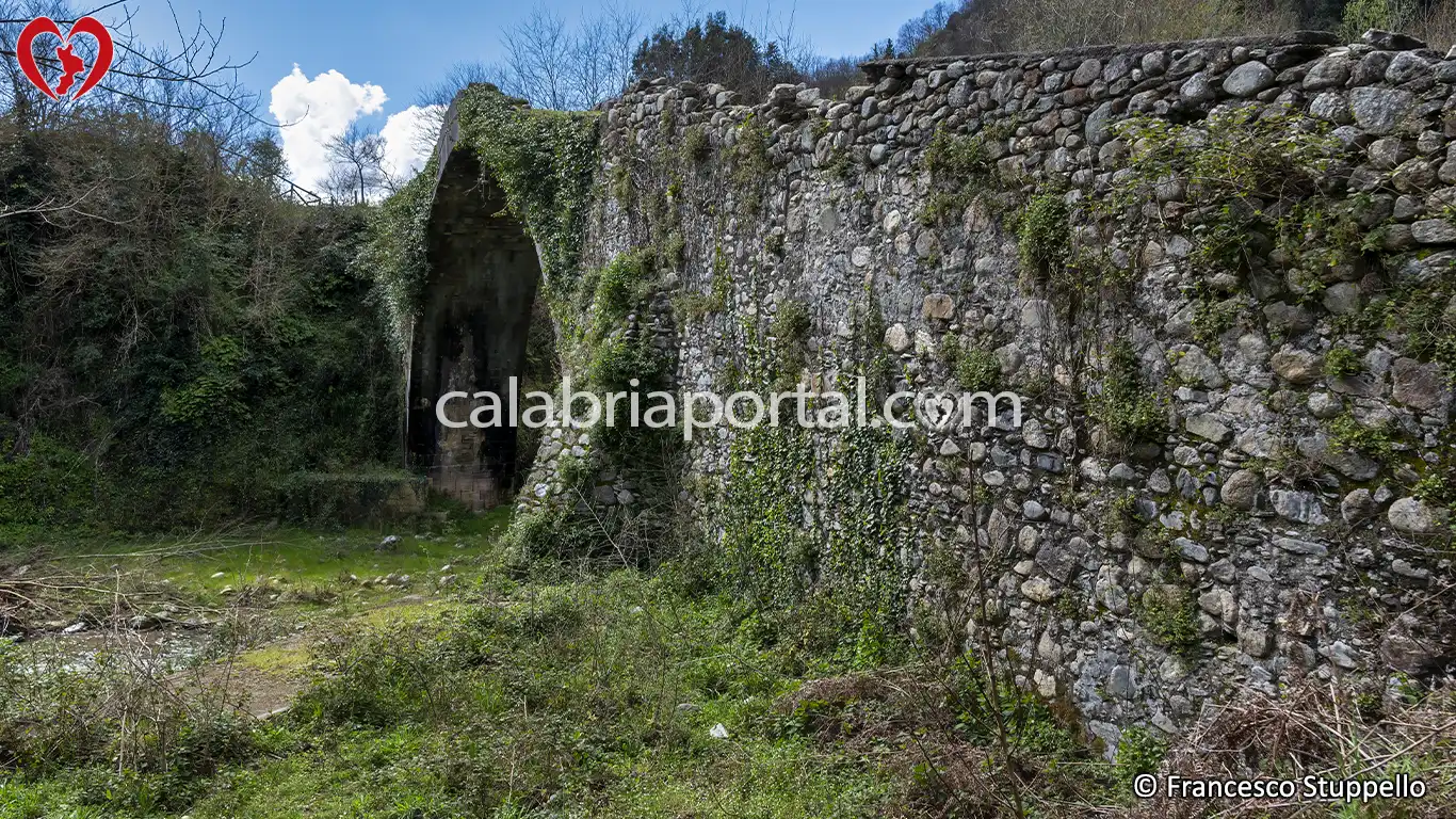 Ponte Romano di Annibale tra Altilia e Scigliano (Calabria)