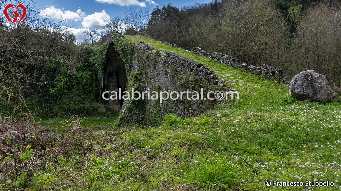Ponte Romano di Annibale tra Altilia e Scigliano (Calabria)