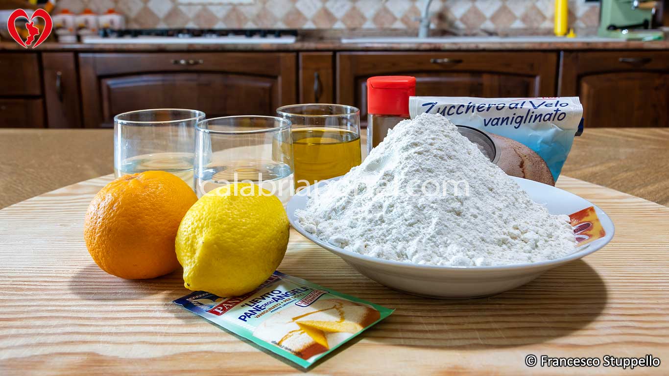 Crustoli Calabresi: la ricetta originale