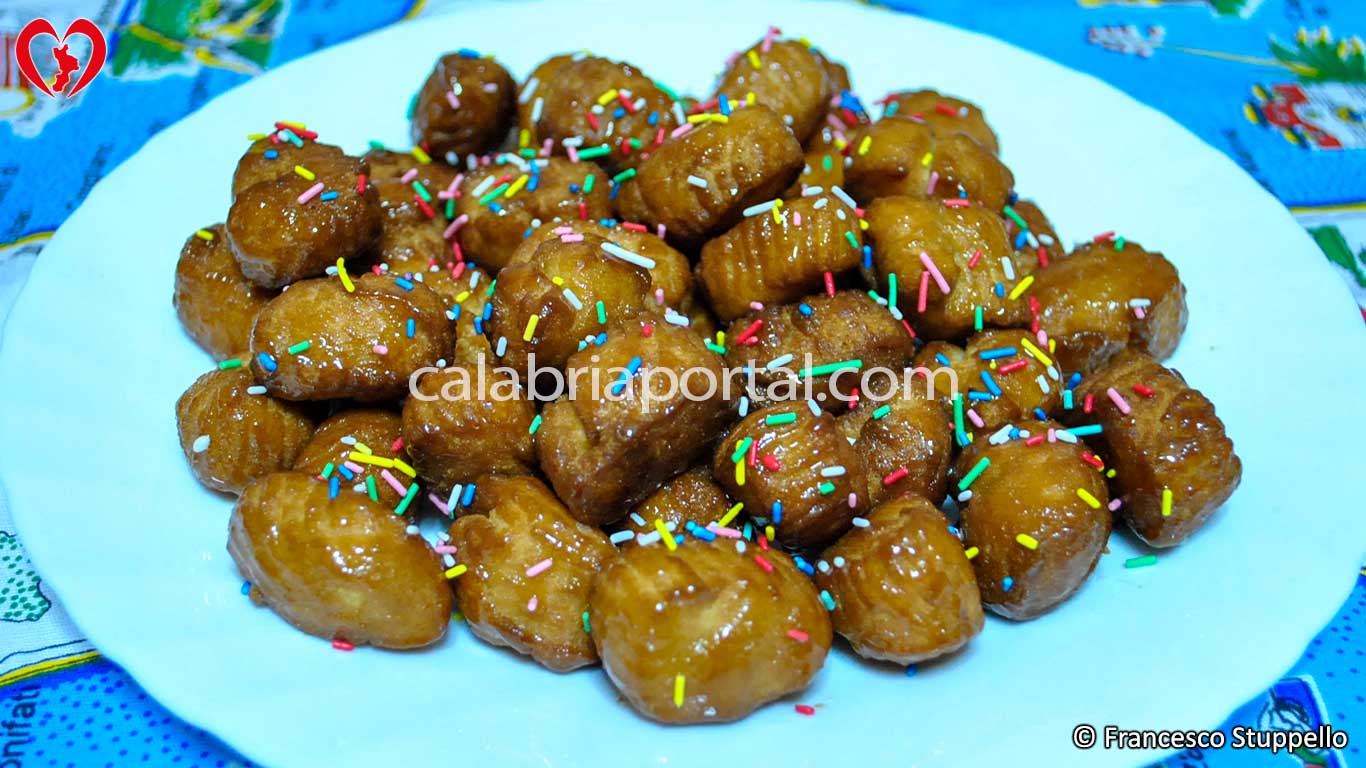 Turdilli al Miele d'Api: La Ricetta Originale Calabrese