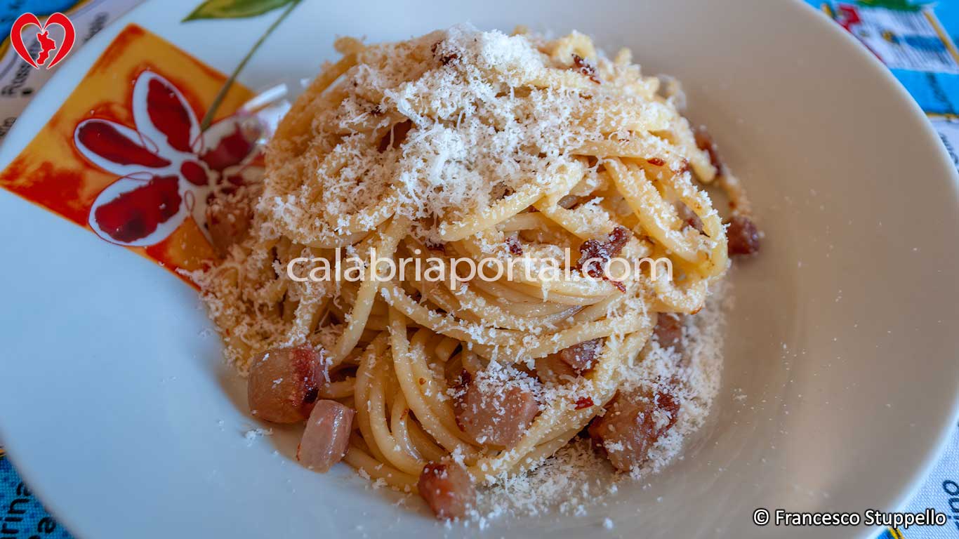 Spaghetti con Guanciale alla Calabrese: la ricetta originale