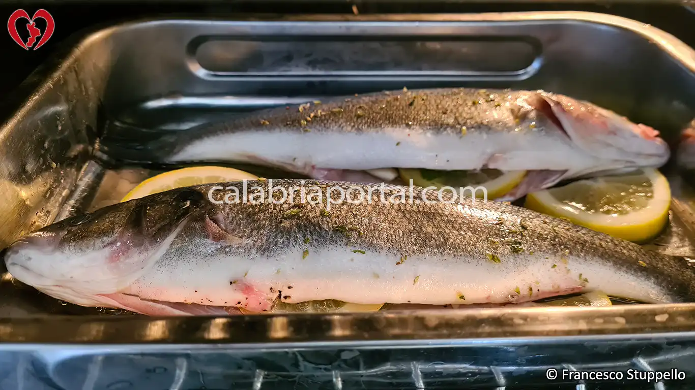 Spigola al Forno: la ricetta originale calabrese