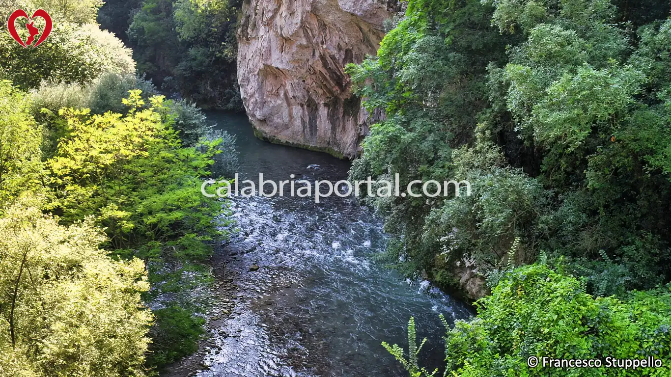 Fiume Lao (Calabria): rafting, natura e turismo fluviale
